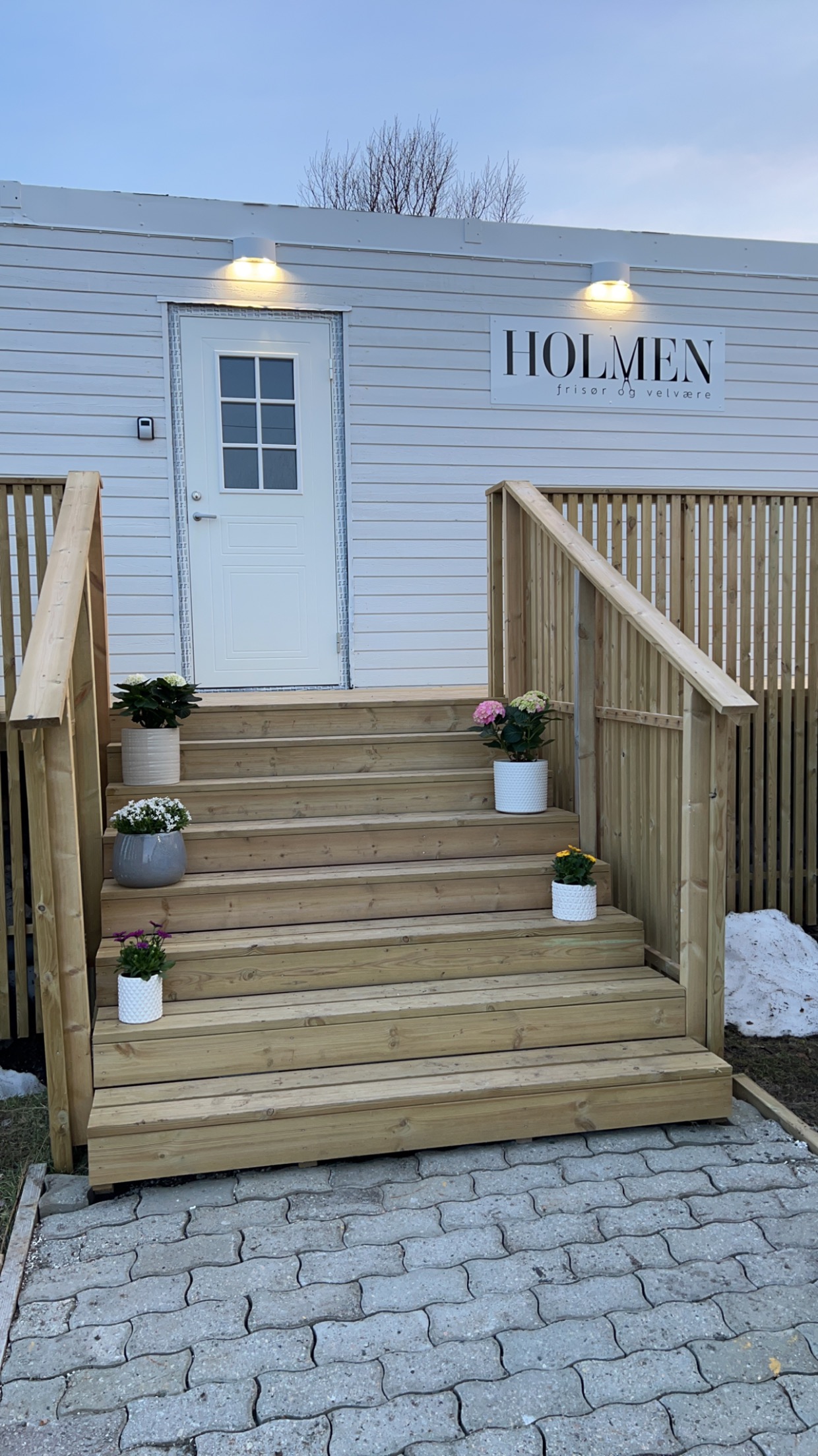 Holmen frisør og velvære - Se salongens ledige timer | Timma