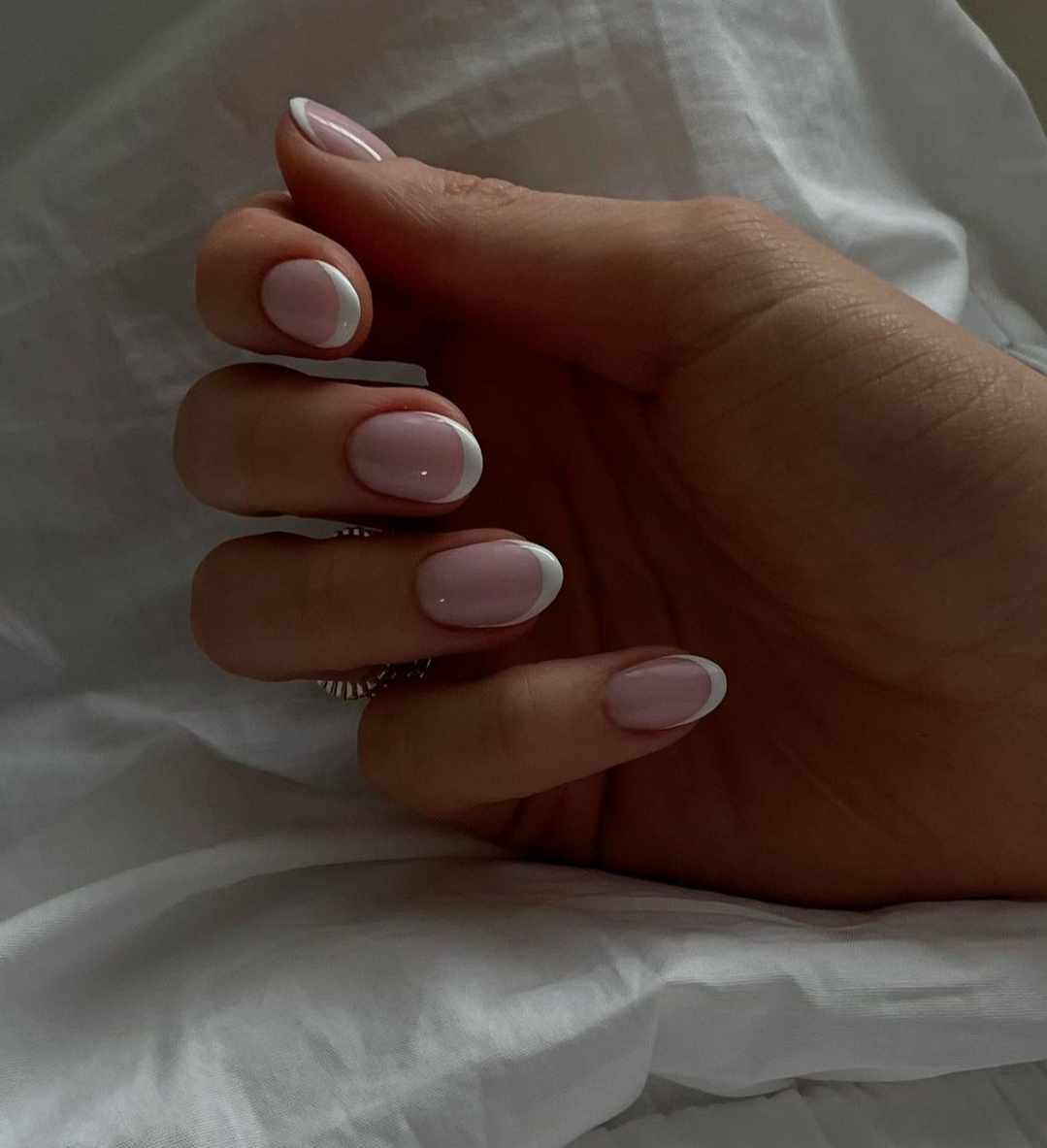 Alma Nails avenue - Se salongens ledige timer | Timma