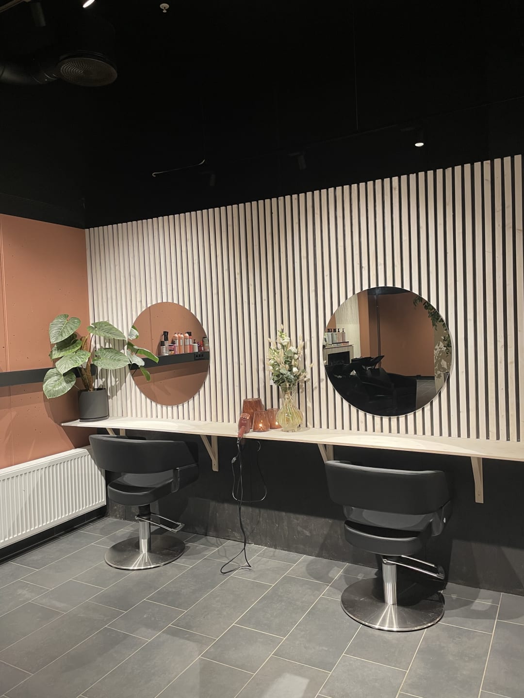 Studio Meadow - Se salongens ledige timer | Timma