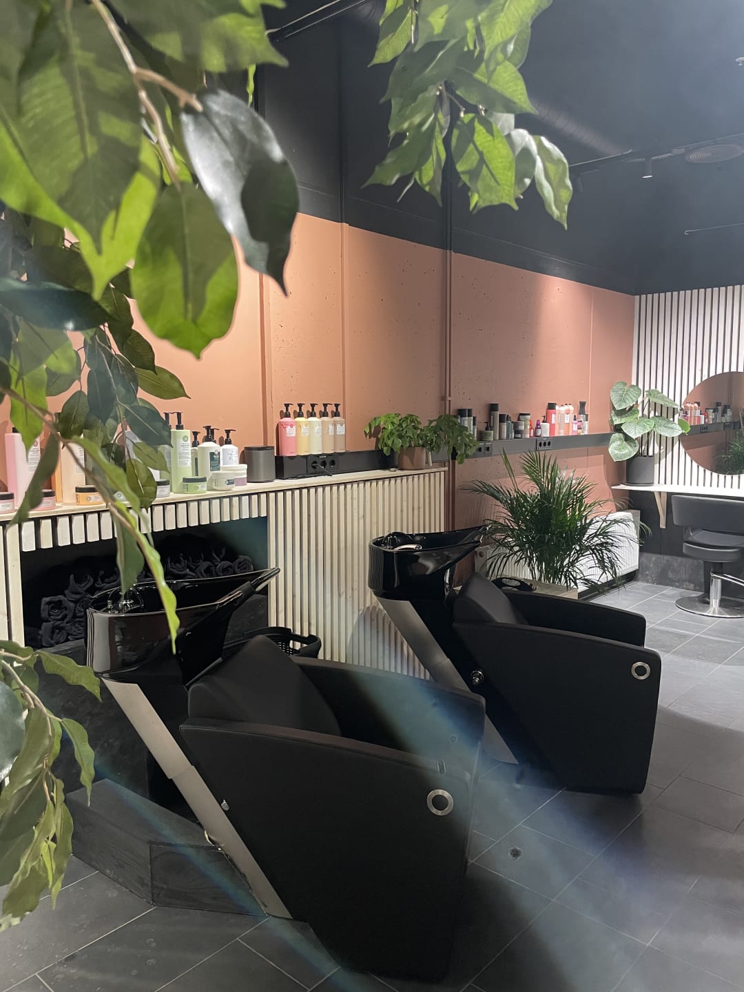 Studio Meadow - Se salongens ledige timer | Timma