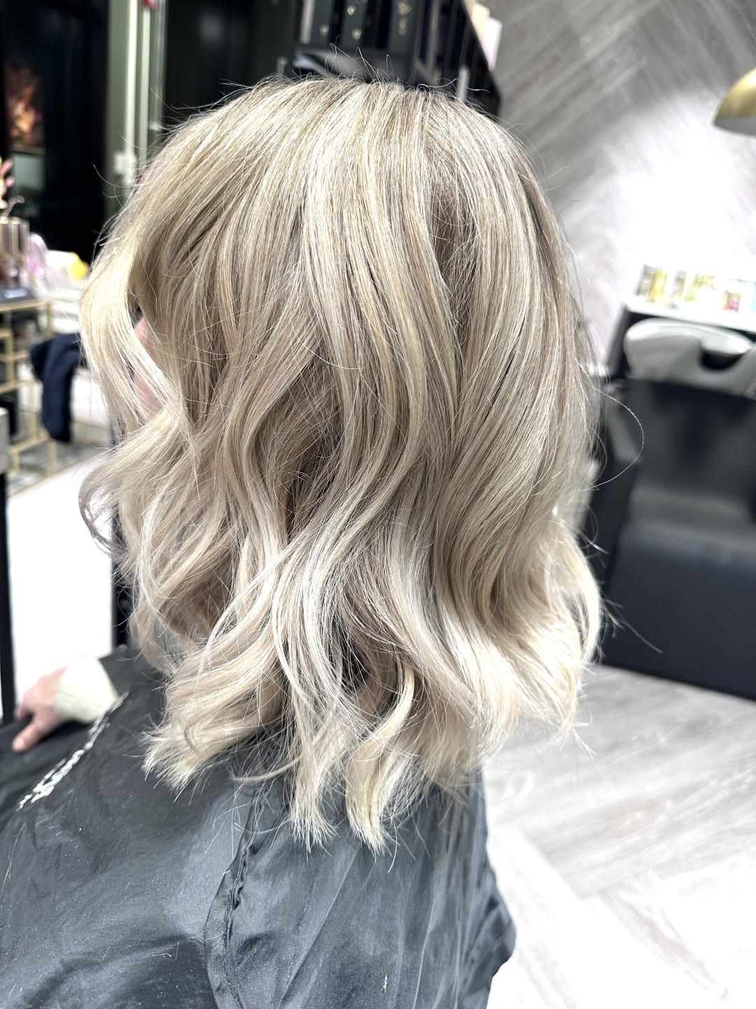 U STUDIO AS - Se salongens ledige timer | Timma