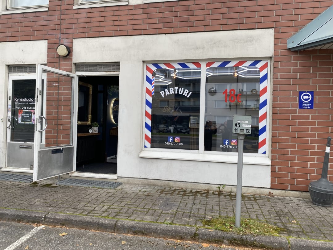 SR BARBER SHOP - Katso salongin vapaat ajat | Timma