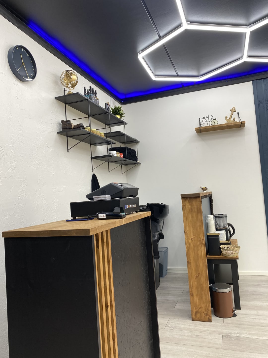 SR BARBER SHOP - Katso salongin vapaat ajat | Timma