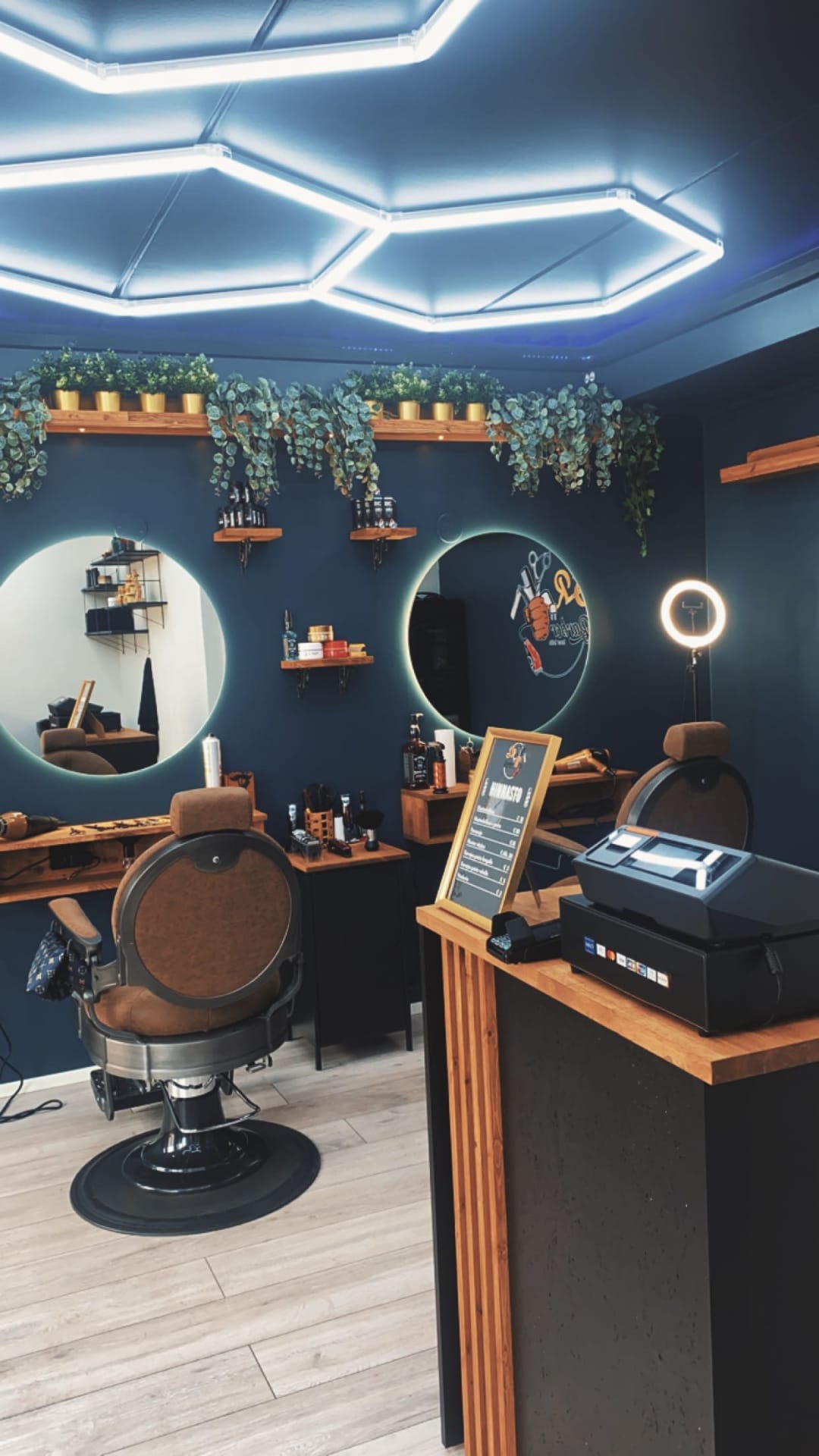 SR BARBER SHOP - Katso salongin vapaat ajat | Timma