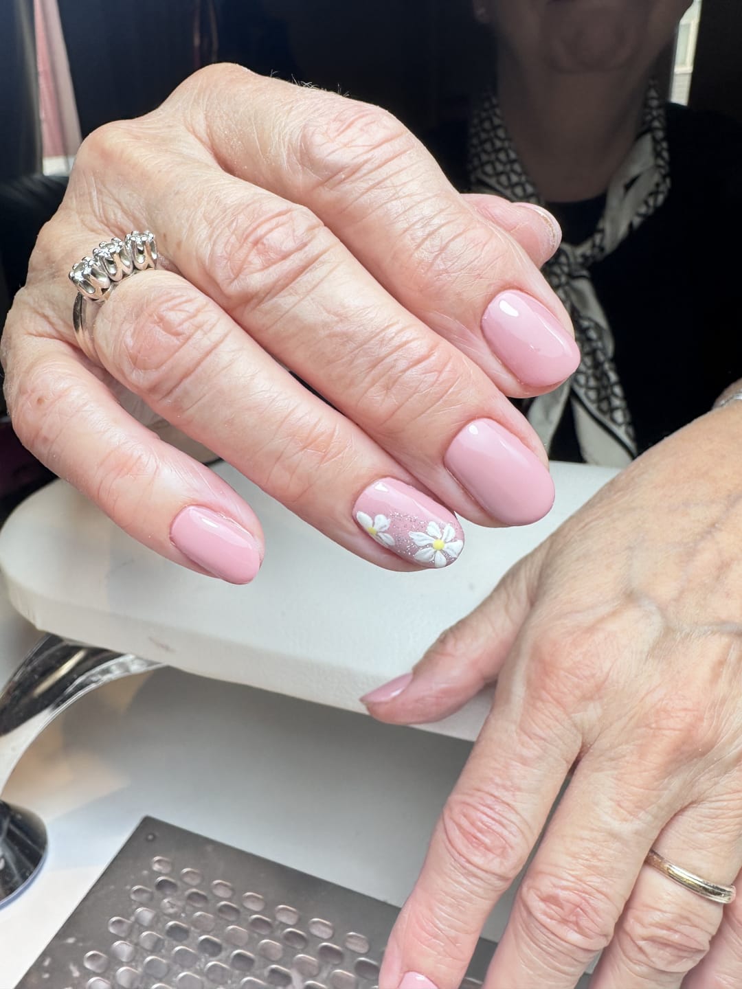 Irinas design og velvære - Se salongens ledige timer | Timma