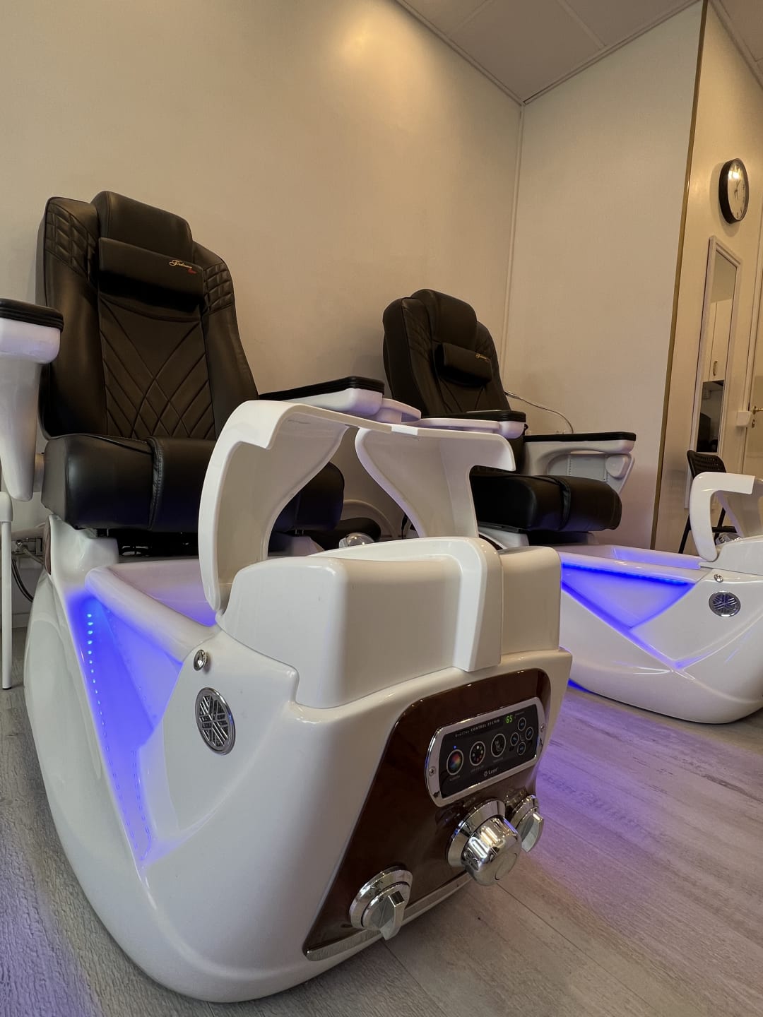 Emma Nails & Spa - Katso salongin vapaat ajat | Timma